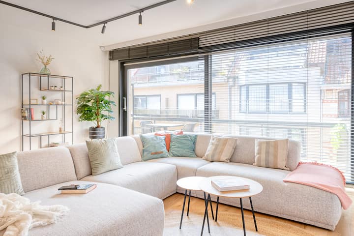 Spacious 2-br Apartment Just 30m From The Beach - Blankenberge