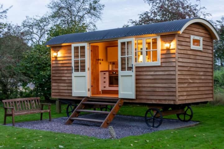 Shepherds Hut At Snowdon Farm - Bridgnorth