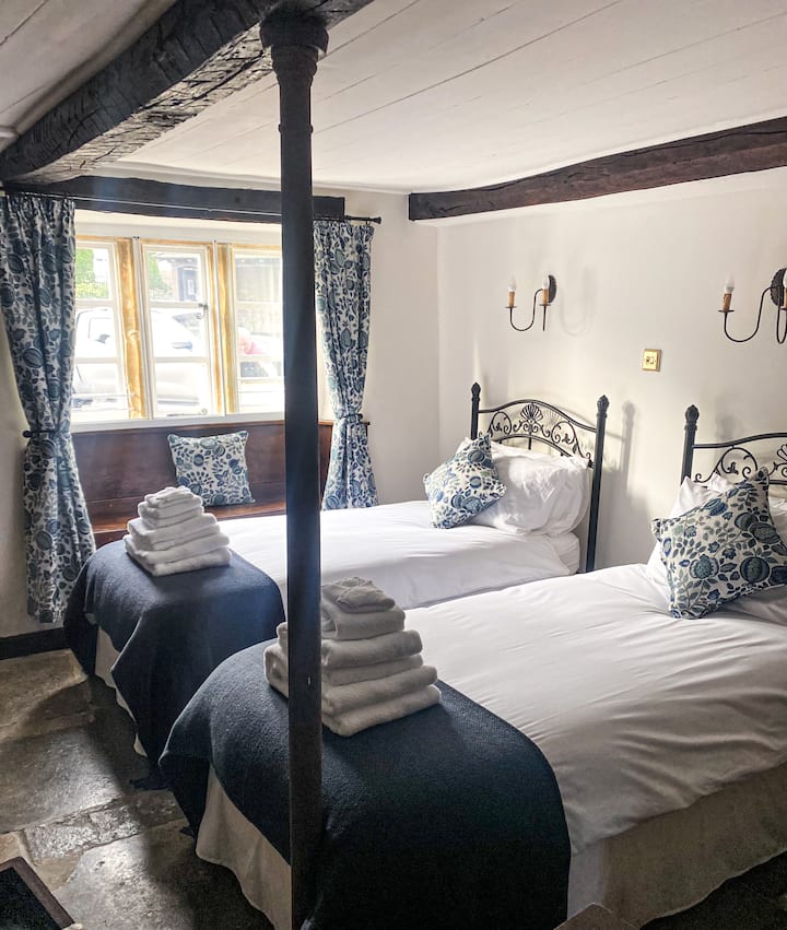 Twin Room Comfort Private Bathroom - Crewkerne
