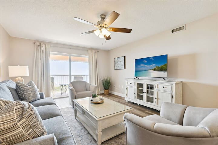 Top Floor Beachfront Condo W/ Pool & Balcony! - Cocoa Beach, FL