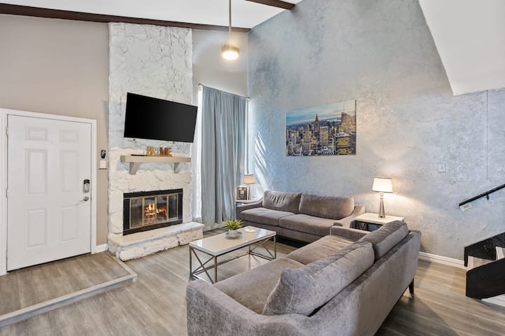 Stylish Retreat, Patio Oasis, Prime Location - Carrollton, TX