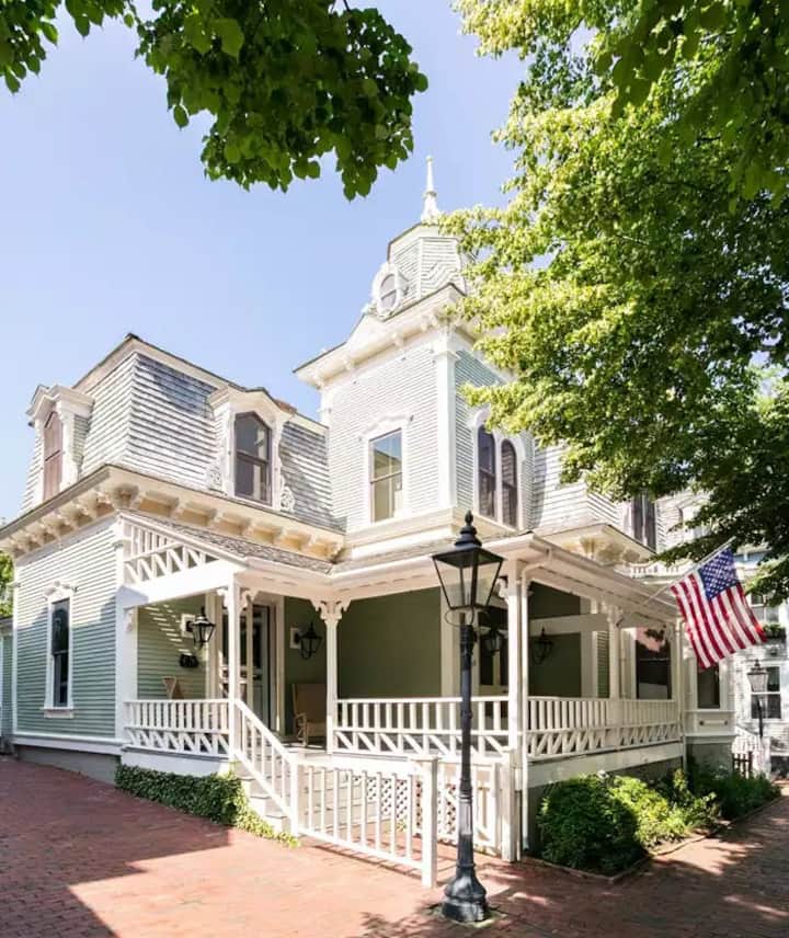 Urban Style Meets Island Sensibility - Nantucket, MA