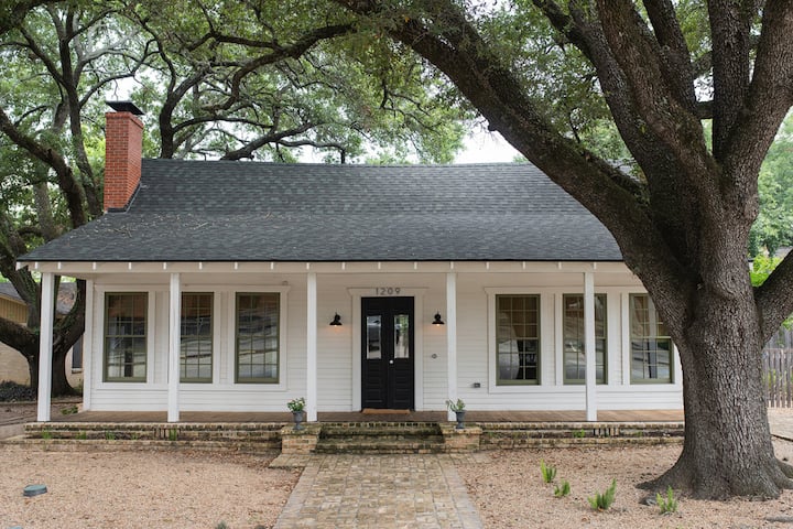 The Belle On Baker - 3 En Suite Bathrooms! - Bryan, TX