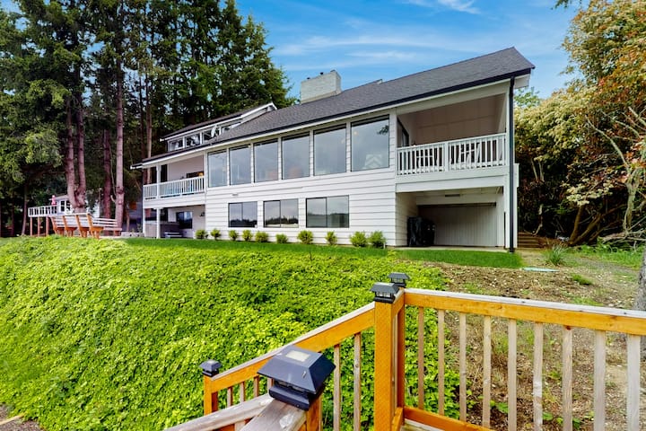 Waterfront Home With Hot Tub, Pool Table, Firepit - Gig Harbor, WA