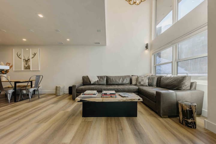 Cozy Chalet, Ski-in/out, Hot Tub | By Invitedhome - Telluride, CO