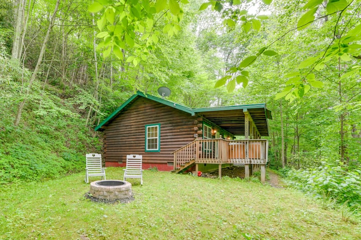 Serene Maggie Valley Retreat W/ Deck & Hot Tub! - Maggie Valley, NC