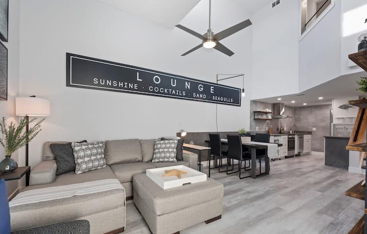 Stylish Modern 2 Bed/2bath Loft At Royal Mansions - Cape Canaveral, FL