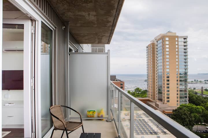 Luxury Studio Apt Ur6 Near Brady+balcony+lake View - Milwaukee