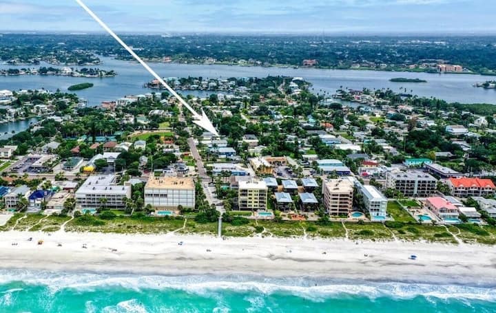 Gulf Breeze Getaway: Indian Rocks Beach Home! - Indian Rocks Beach, FL