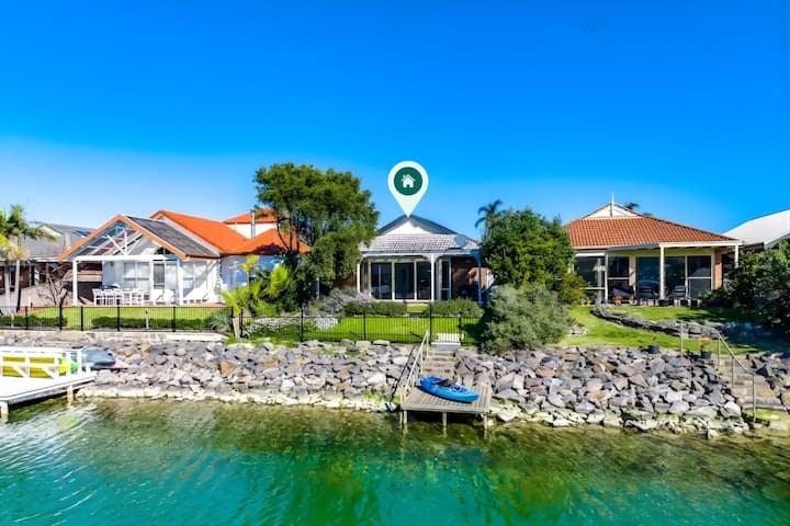 The Water House—lakeside Serenity & Modern Comfort - Victor Harbor