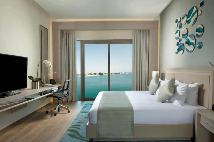 Deluxe King Suite Near Zayed Heritage Center - Abu Dhabi