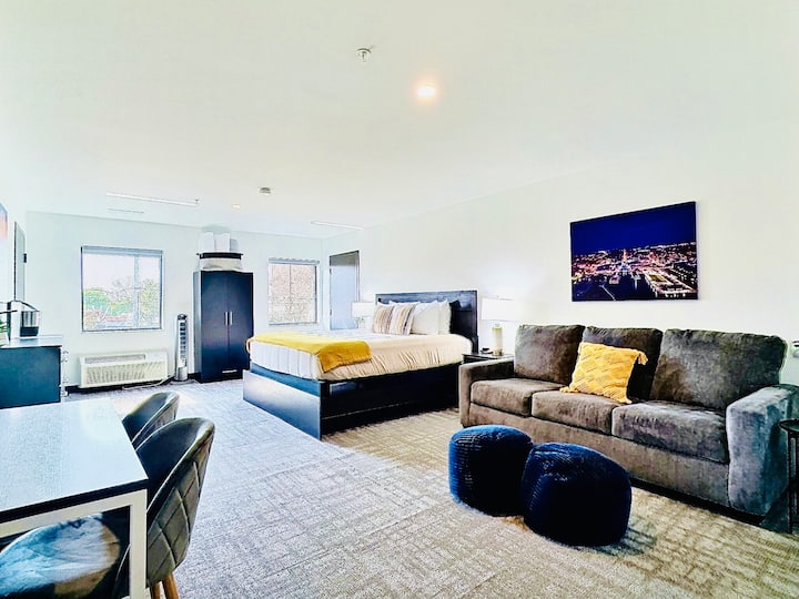 Rm 210 Close To Cedar Point Sports Force - Sandusky, OH