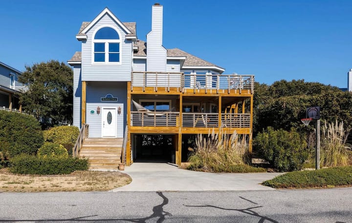 Downtown Duck! Resort Perks, Ocean Views & Hot Tub - Duck, NC