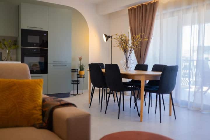 Contemporary Style Terraced Apt In Spb By Homely - Malte
