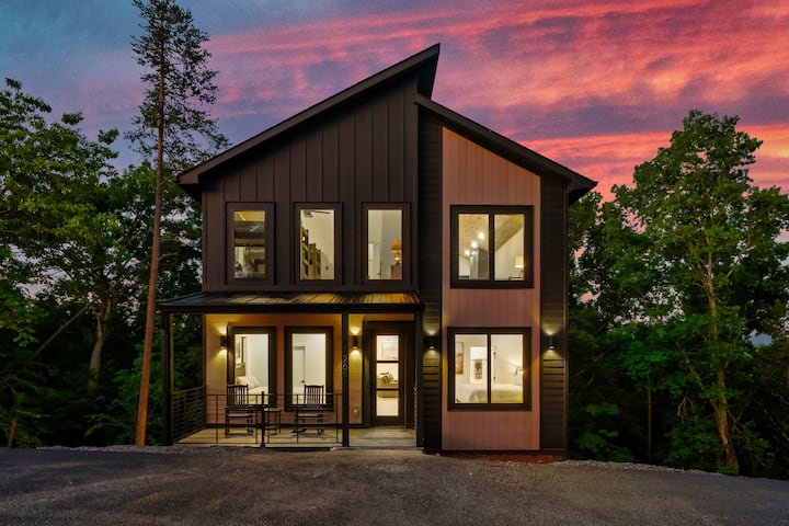 Autumn Cabin | Comfortable, Pool, Hot Tub + Games - Sevierville, TN