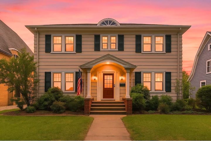 Walk To Notre Dame! Harter Heights Hideaway - South Bend, IN