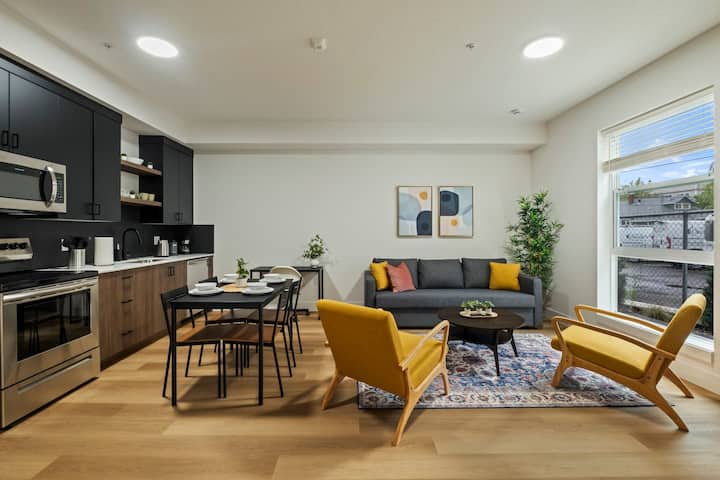 Brand New Hawthorne Muse - Portland, OR