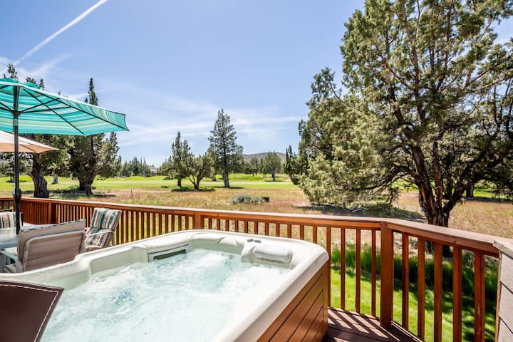 Eagle Crest Getaway W/ Hot Tub & Golf Views - Eagle Crest, OR
