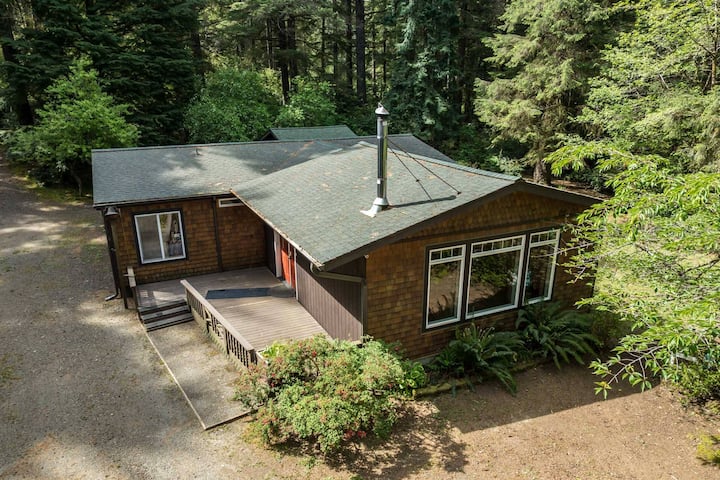 New Listing! Adorable Home Near Dunes, And Lakes - Florence, OR