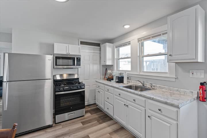 3 Bedroom One Block From Beach - Hampton, NH