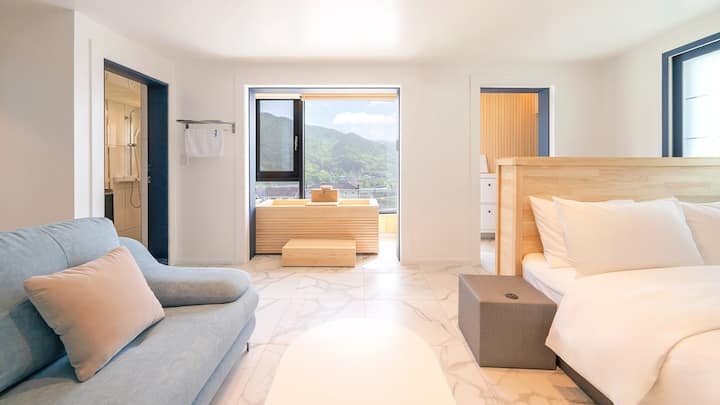 탁 트인 자연풍경 속 고요하고 편안한 휴식처 블루픽셀 스탠다드 4월 룸 - Gyeongju-si