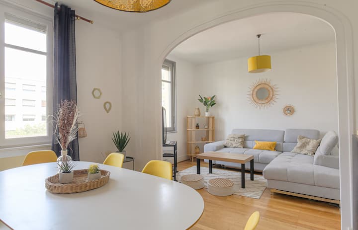 Chaleureux Et Cosy Avec Parking Privé - Lyon