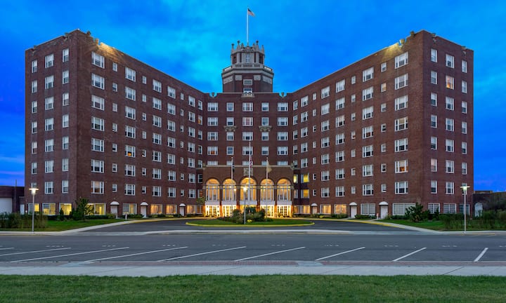 Outdoor Pool Club And Hotel Resort Amenities - Long Branch, NJ