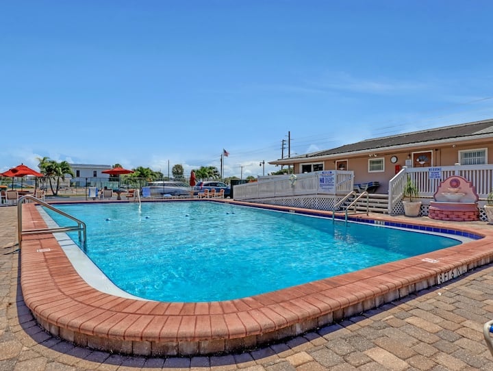 Just Cocoa Beachy - Pool & Private Beach Access! - Cocoa Beach