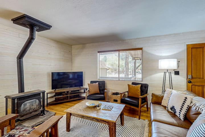 3br Cabin W Private Hot Tub, Deck, Grill, & Games - Munds Park, AZ