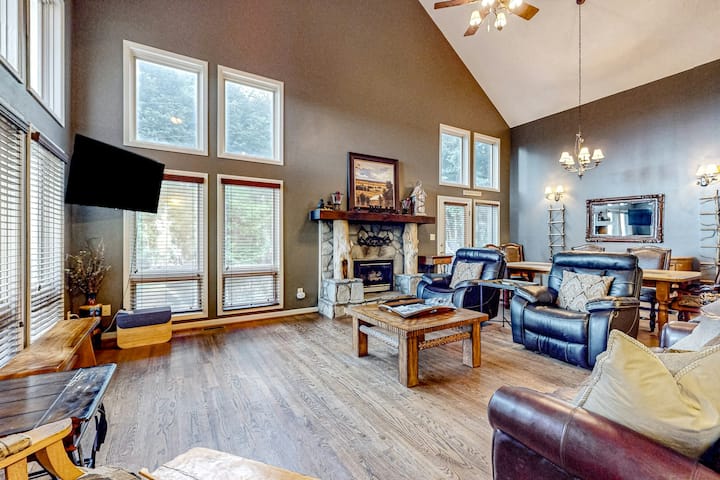 Mountain Lodge: Views, Hot Tub, Games - Blowing Rock, NC