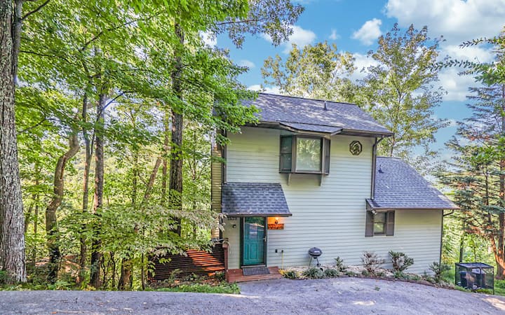 Mountain Bliss - Relaxing Soaks Under The Stars - Gatlinburg, TN
