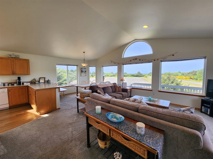 Aqua Marine Ocean Front Home - Copalis Beach, WA