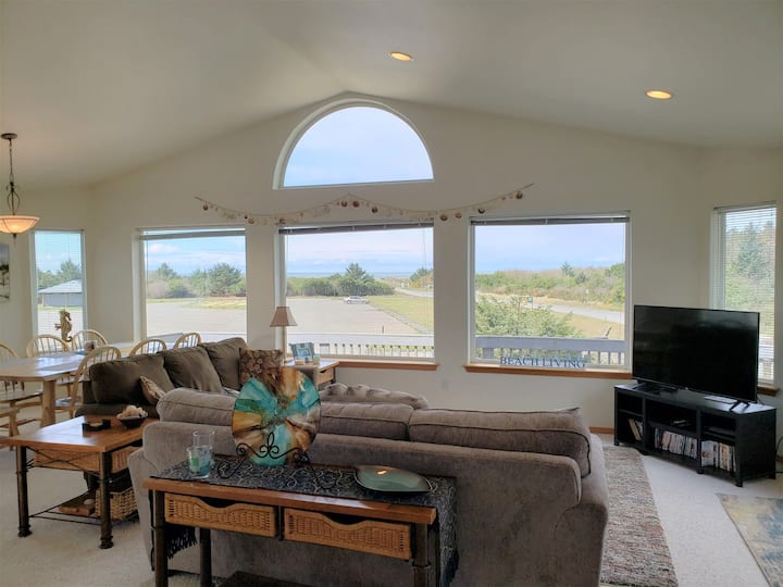 Aqua Marine Ocean Front Home - Ocean City, WA