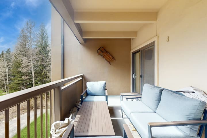 Mountainview 2br With Pool, Hot Tub, Large Balcony - 韋爾