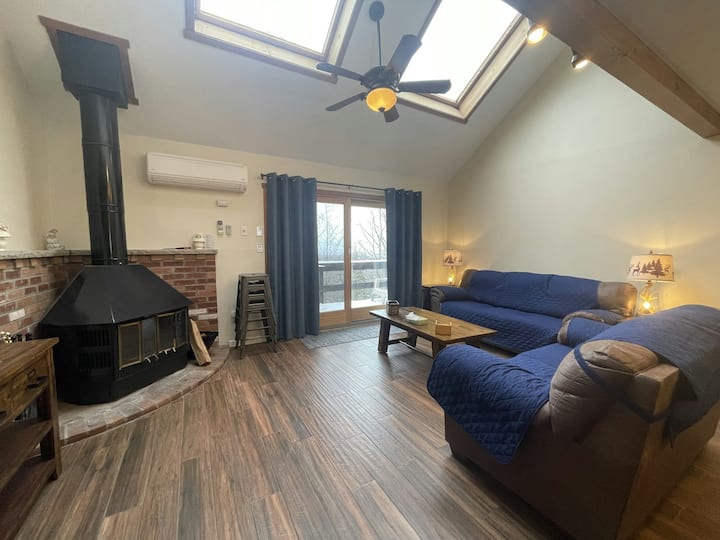 Calming Mountain-view Home With Fireplace - Tannersville, PA