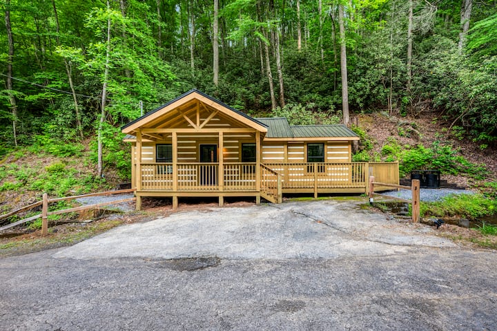 Pet-friendly: Firepit, Games, & 2bdrm Cabin! - 