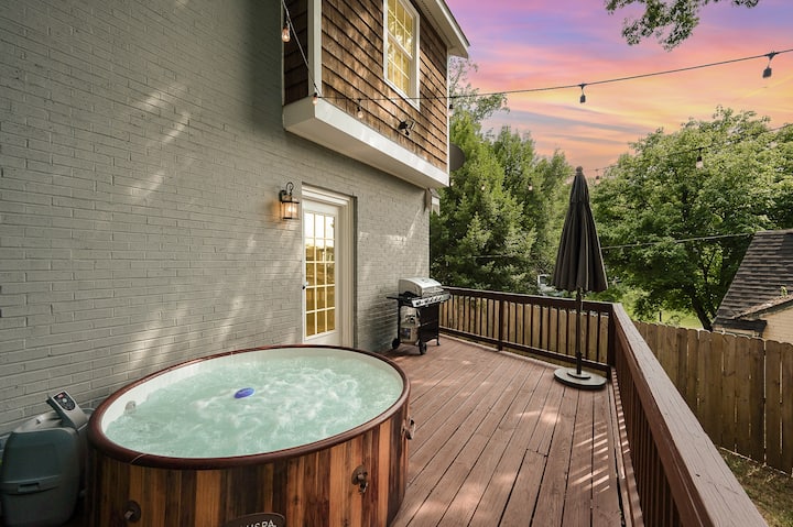 Luxury South End Retreat - Hot Tub - 4 Bedrooms - Charlotte, NC