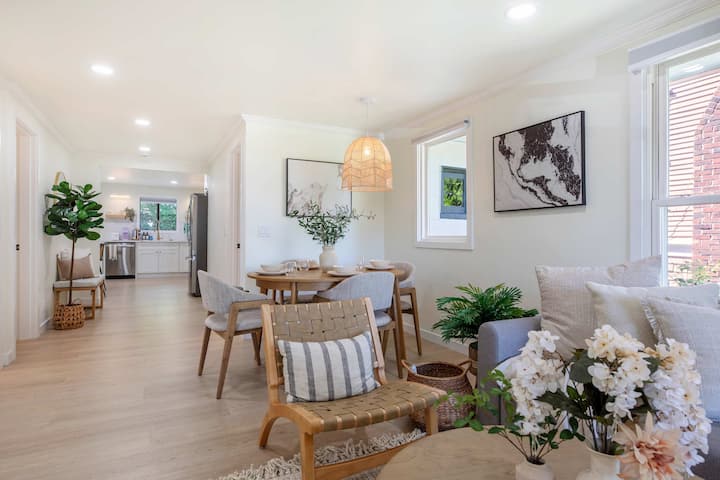 Stunning 4br Modern Gem: Near Uw And Green Lake! - シアトル