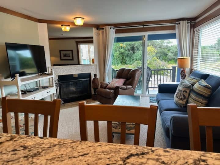 Nautilus # 108 - Ocean Front Condo - Ocean Shores, WA
