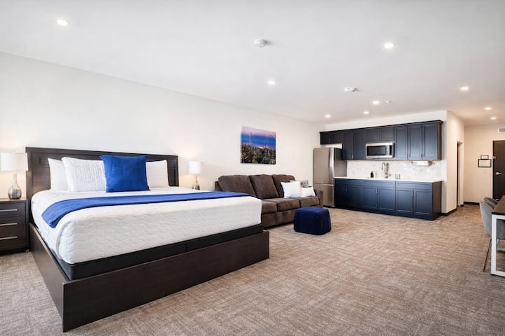 Rm 212 Close To Cedar Point Sports Force - Marblehead, OH