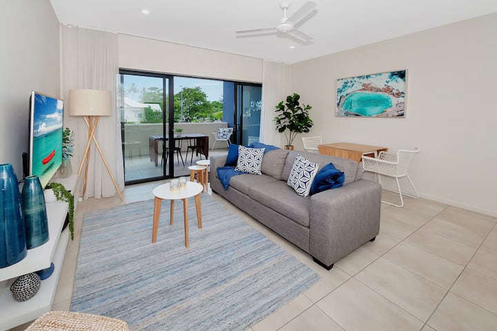 Coastal 2-bed With Parking & Pool By The Ocean - Cairns