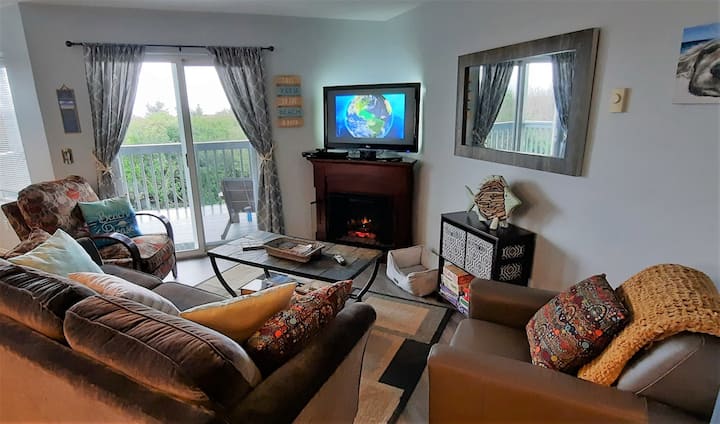 Windsong # 5 - Beautiful Ocean Front Condo - Pacific Paradise, Ocean Shores