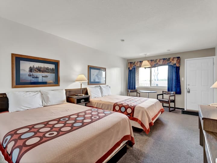 Private Room With 2 Queen Beds - Ranchmen Motel - Medicine Hat