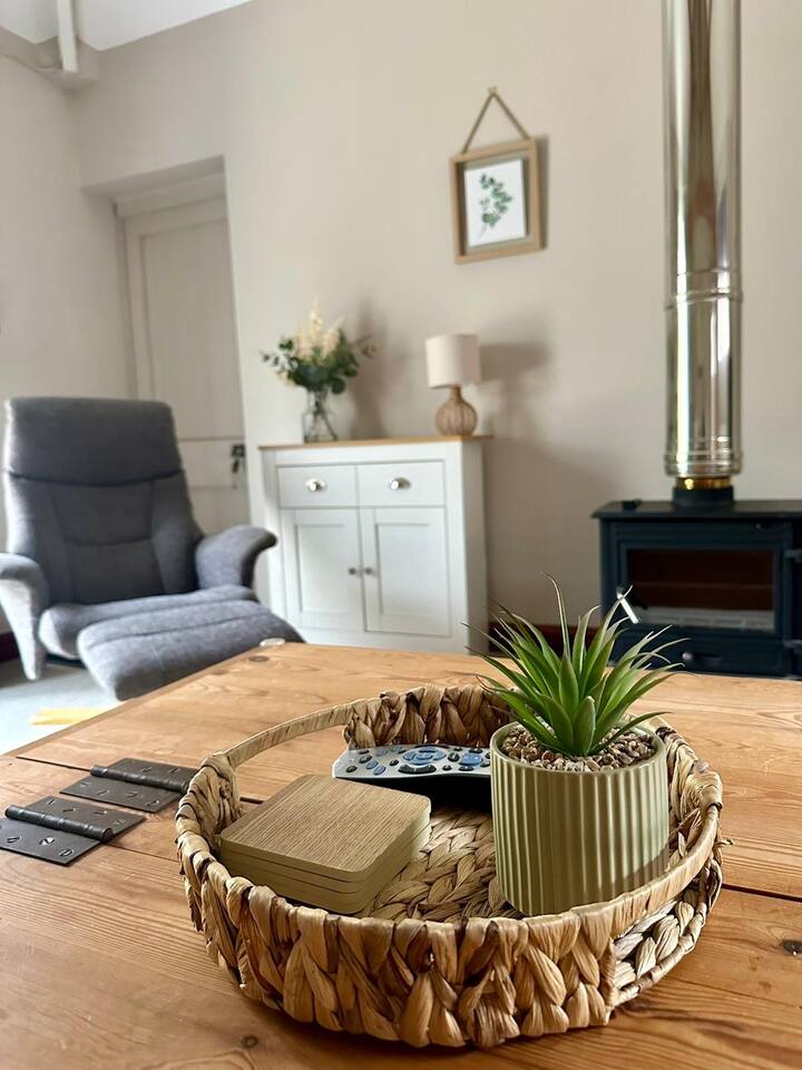 The Stables - Detached Bungalow In Alton - Alton