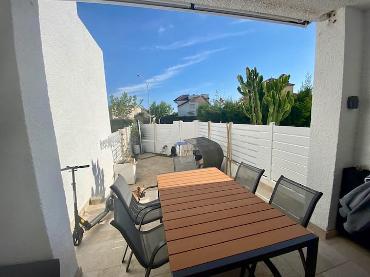 Jolie Maison Avec Terrasse. Playa Cristal : 350m - Miami Playa