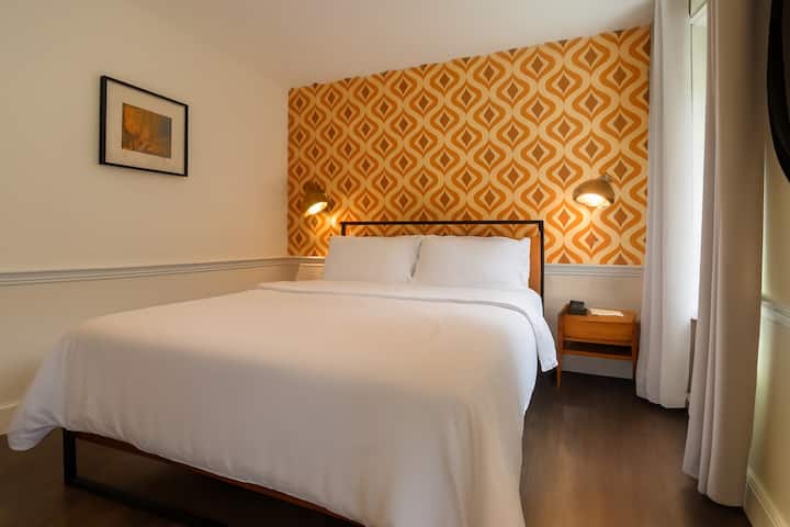 Stylish South End Studio With Private Kitchenette - Boston