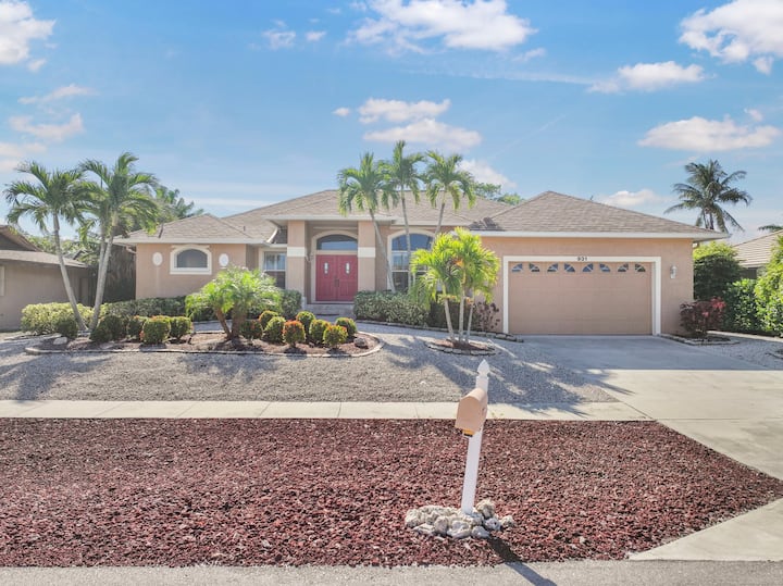 S Exposure Home | Pool & Walk To Beach/food - Marco Island, FL