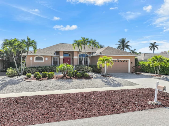 S Exposure Home | Pool & Walk To Beach/food - Marco Island, FL