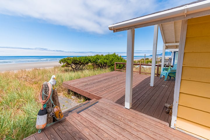 Oceanfront Beach Bungalow With Great Views! - Rockaway Beach, OR