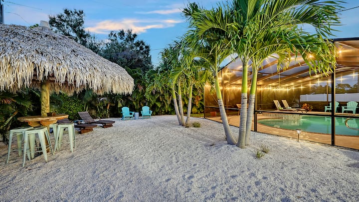Tiki Bar W/ Thatched Roof | Free Pool Heat | Spa | - Bradenton, FL